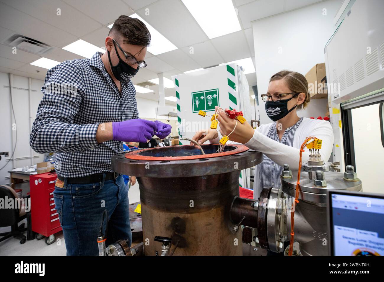 Gaseous lunar oxygen for regolith electrolysis hi-res stock photography ...