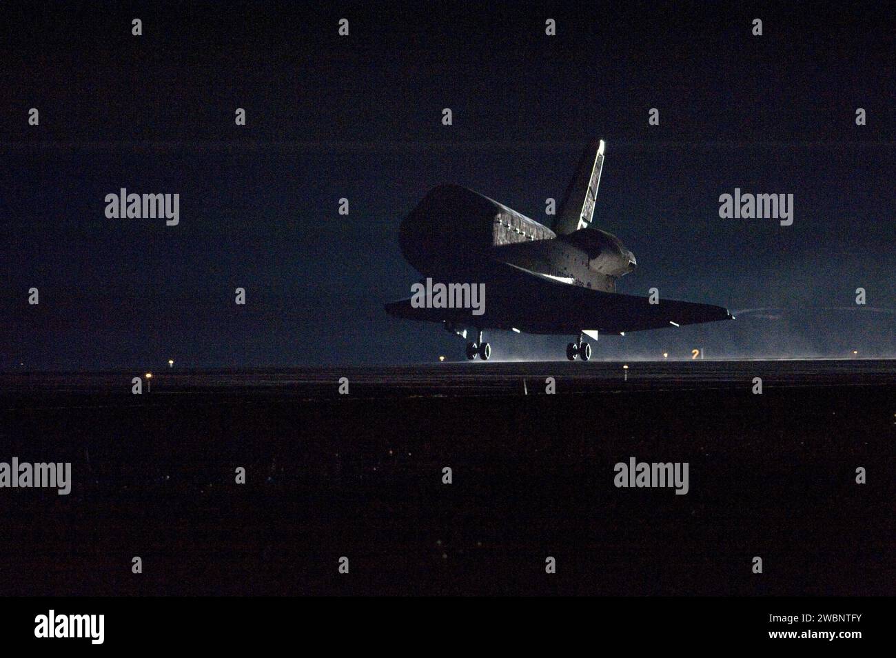 CAPE CANAVERAL, Fla. - Space shuttle Endeavour touches down on Runway ...