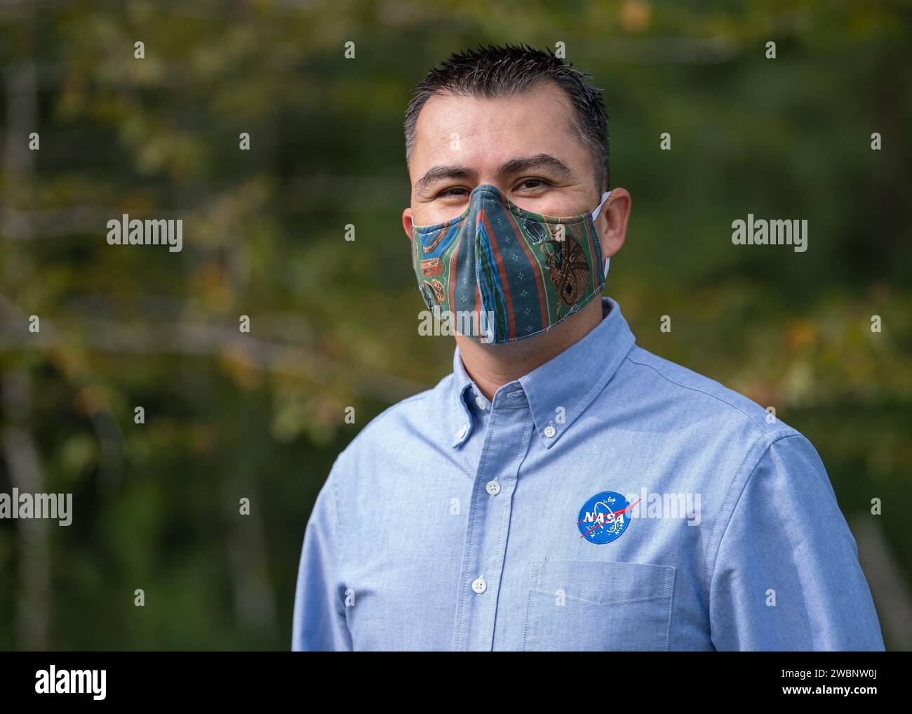 Nasa worker hi-res stock photography and images - Alamy