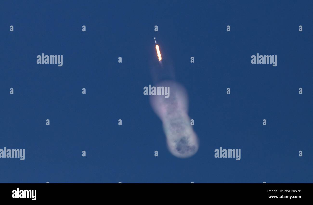 The SpaceX Falcon 9 rocket carrying the Sentinel-6 Michael Freilich ...