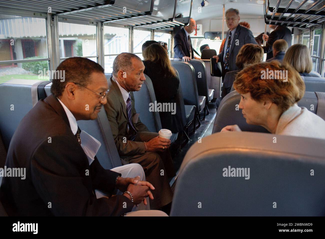 Team members discuss project hi-res stock photography and images - Alamy