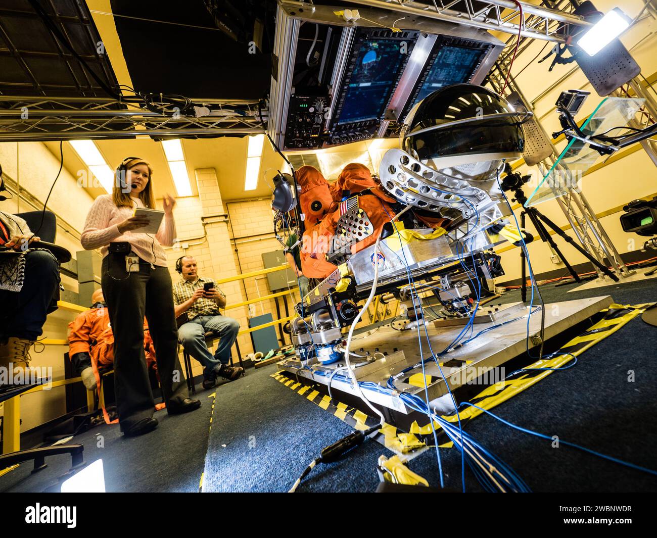 Astronauts in space suits hi-res stock photography and images - Alamy