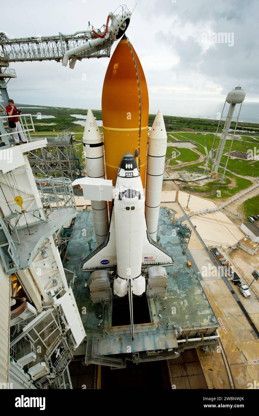 Rotating service structure hi-res stock photography and images - Alamy