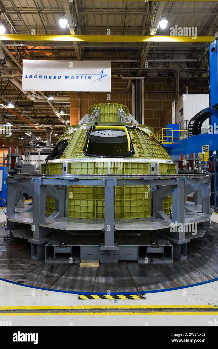 Lockheed Martin technicians at NASA's Michoud Assembly Facility in New ...