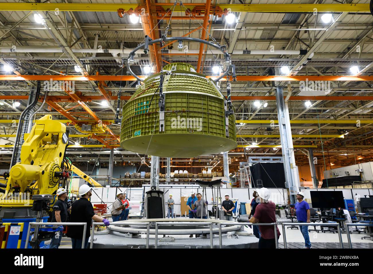 Lockheed Martin technicians at NASA's Michoud Assembly Facility in New ...