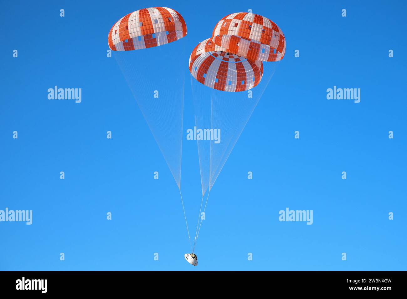 Nasa conducted parachute tests hi-res stock photography and images - Alamy