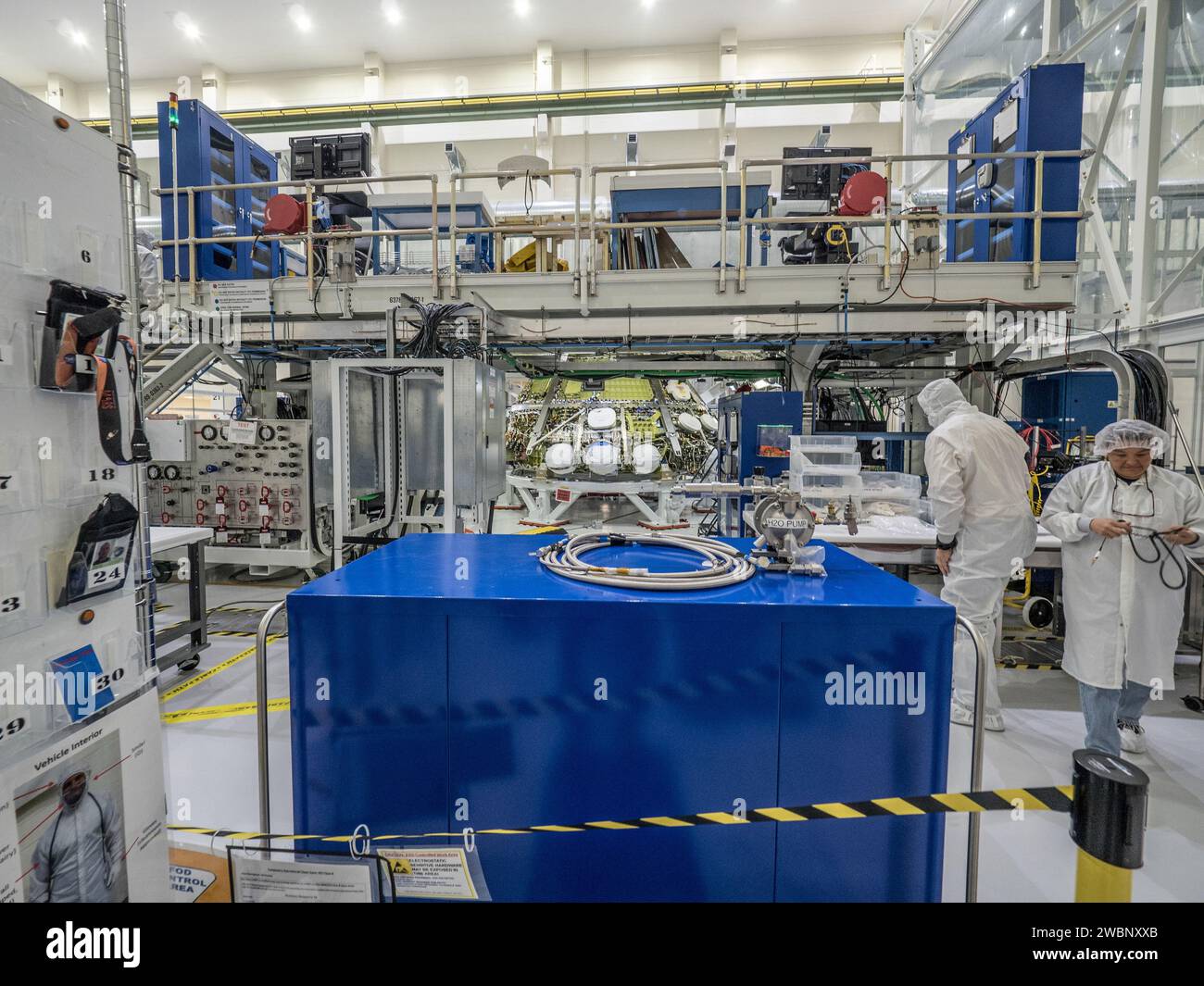 Lockheed Martin engineers assemble Orion's Artemis I crew module at ...