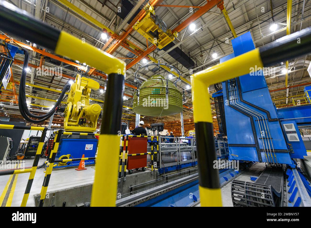 Lockheed Martin technicians at NASA's Michoud Assembly Facility in New ...