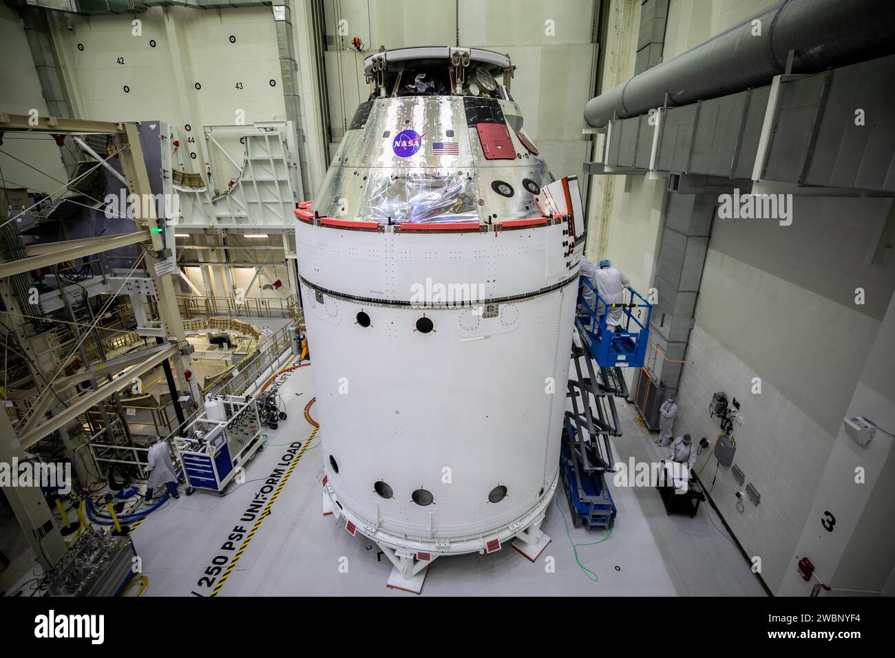 The Orion spacecraft for NASA’s Artemis I mission is in view inside the ...