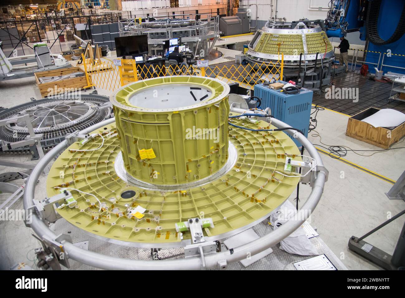 Lockheed Martin engineers at NASA's Michoud Assembly Facility in New ...
