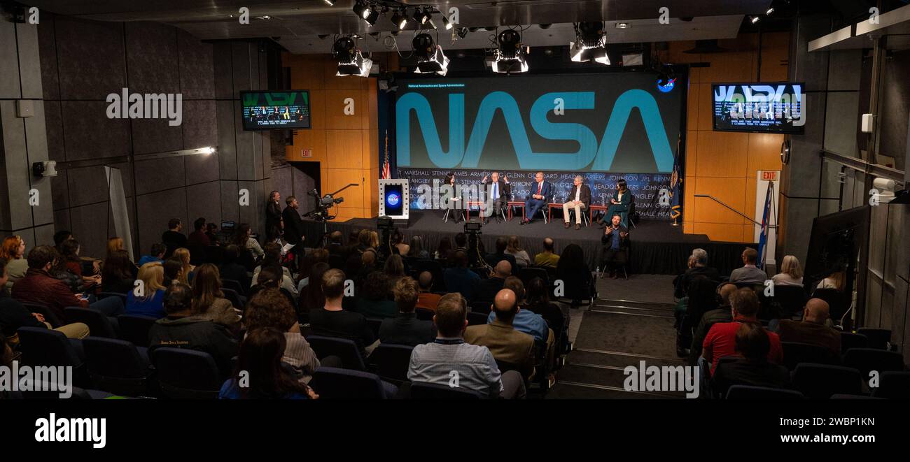From left to right, moderator and Washington Post design reporter ...