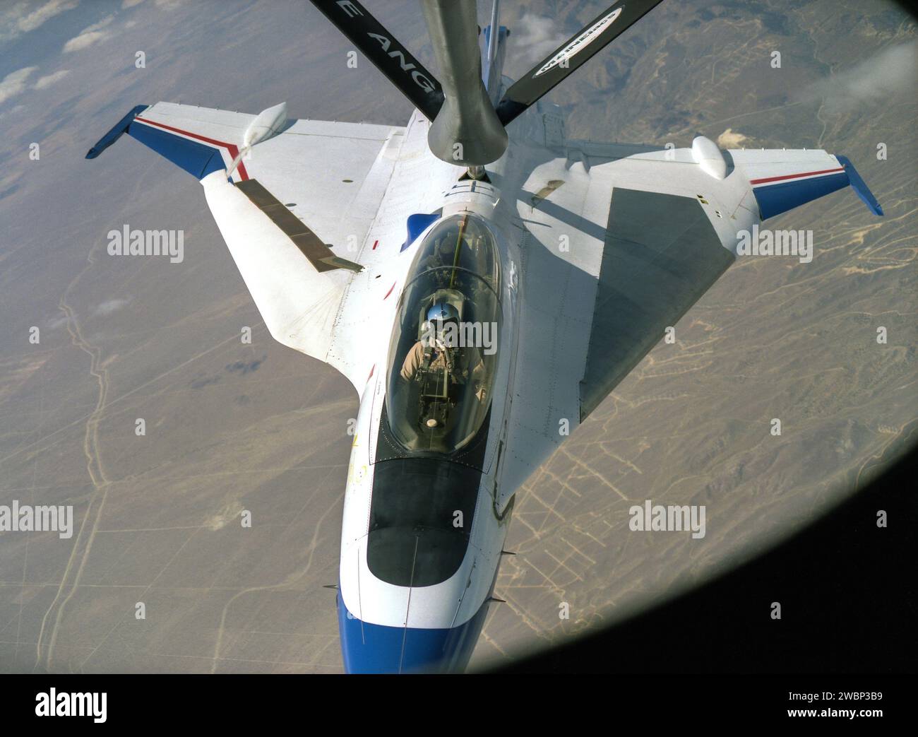 F 16xls hi-res stock photography and images - Alamy