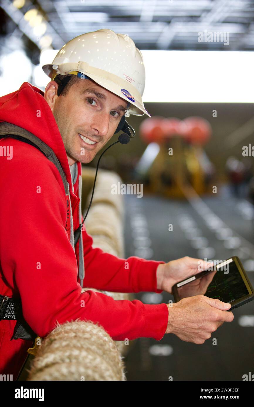 Jeremy Parr participates in the training of new Landing and Recovery ...