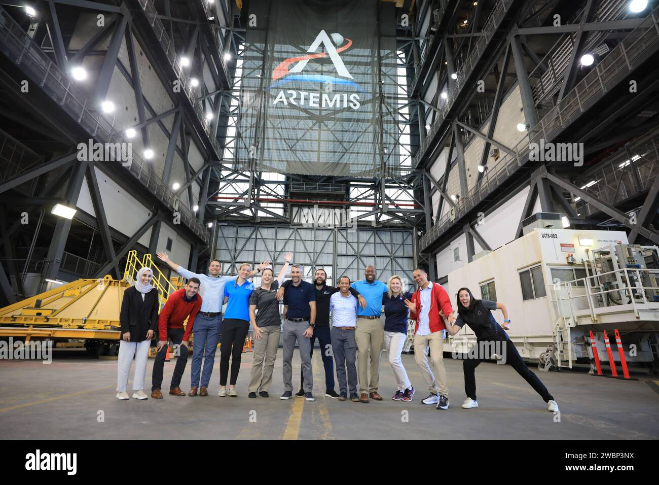 NASA’s 2021 class of astronaut candidates visit the Vehicle Assembly ...