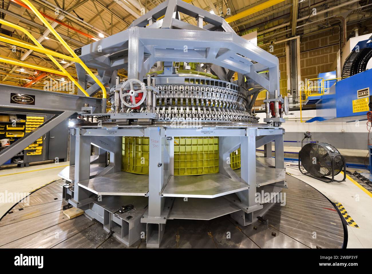 Lockheed Martin technicians at NASA's Michoud Assembly Facility in New ...