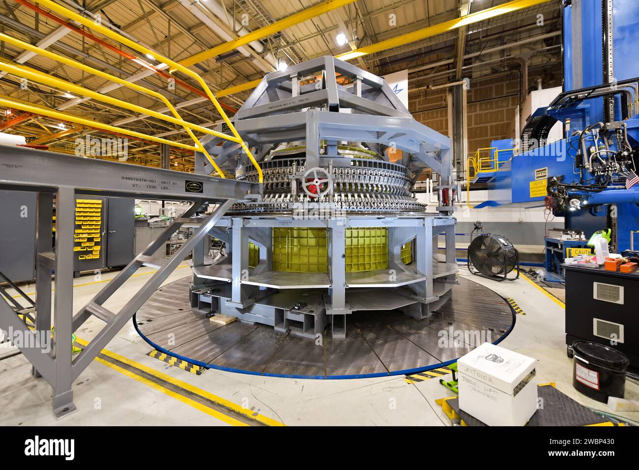 Lockheed Martin technicians at NASA's Michoud Assembly Facility in New ...