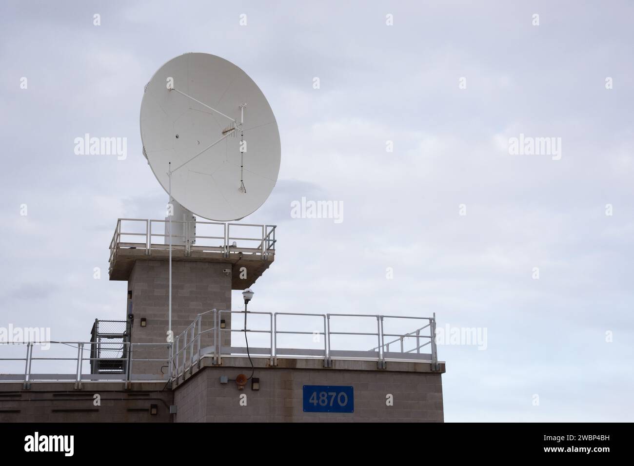 The communication antenna at NASA’s Armstrong Flight Research Center ...