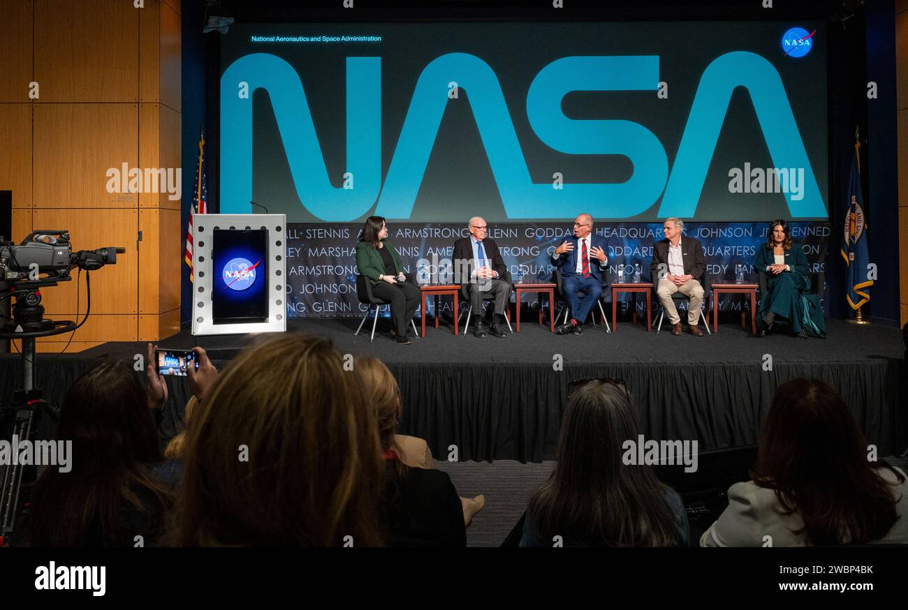 From left to right, moderator and Washington Post design reporter ...