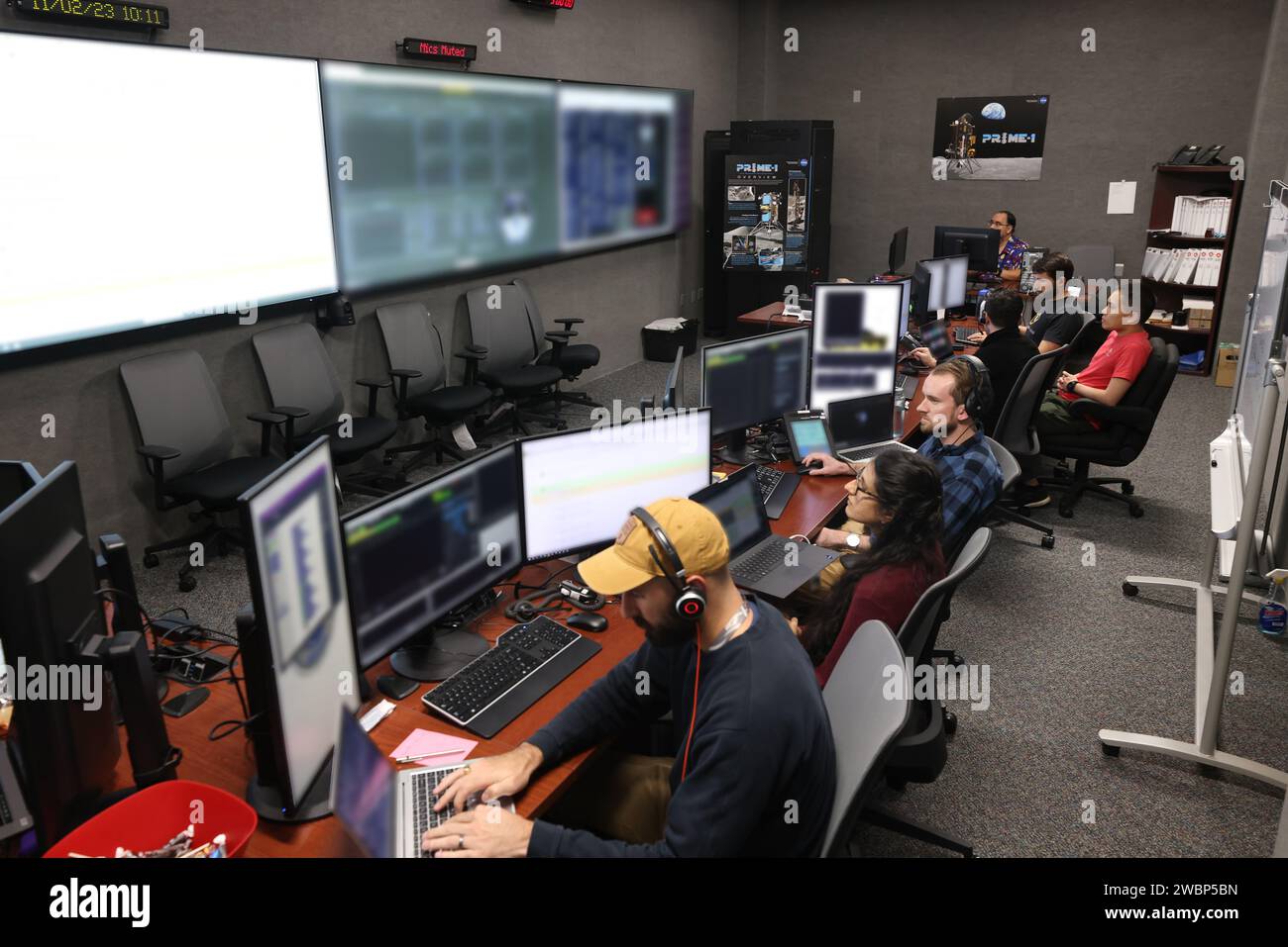 Mass spectrometer observing lunar operations hi-res stock photography ...