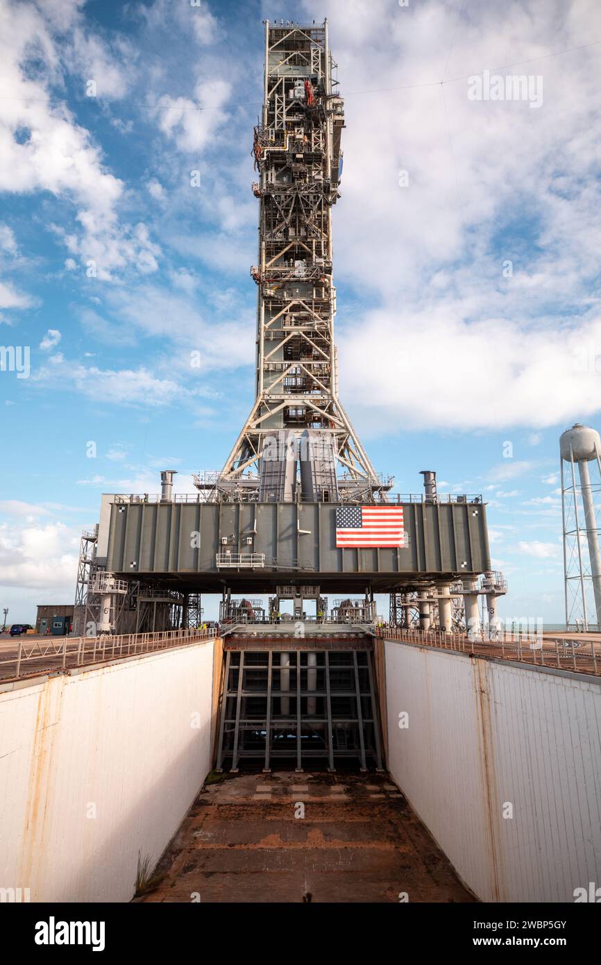 The Artemis I mobile launcher at Launch Pad 39B, NASA Kennedy Space ...