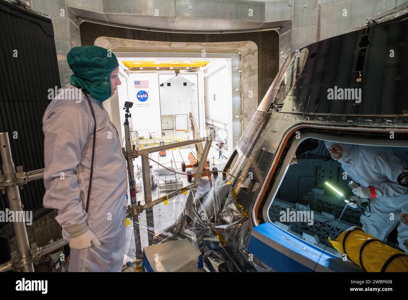 Day in the life of artemis employees hi-res stock photography and ...