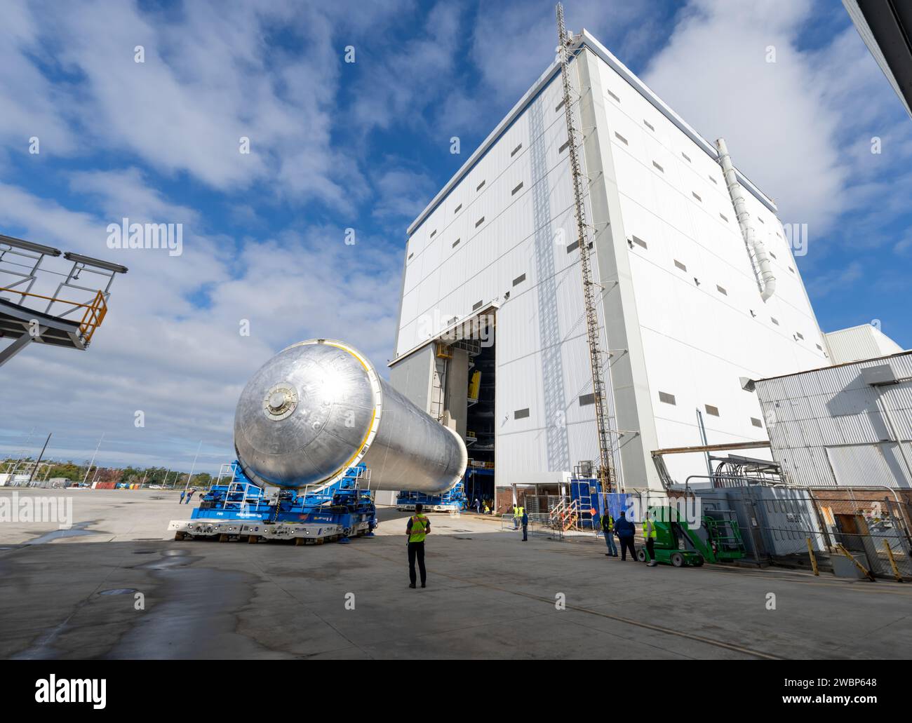Teams move the core stage liquid hydrogen tank for the Artemis III ...