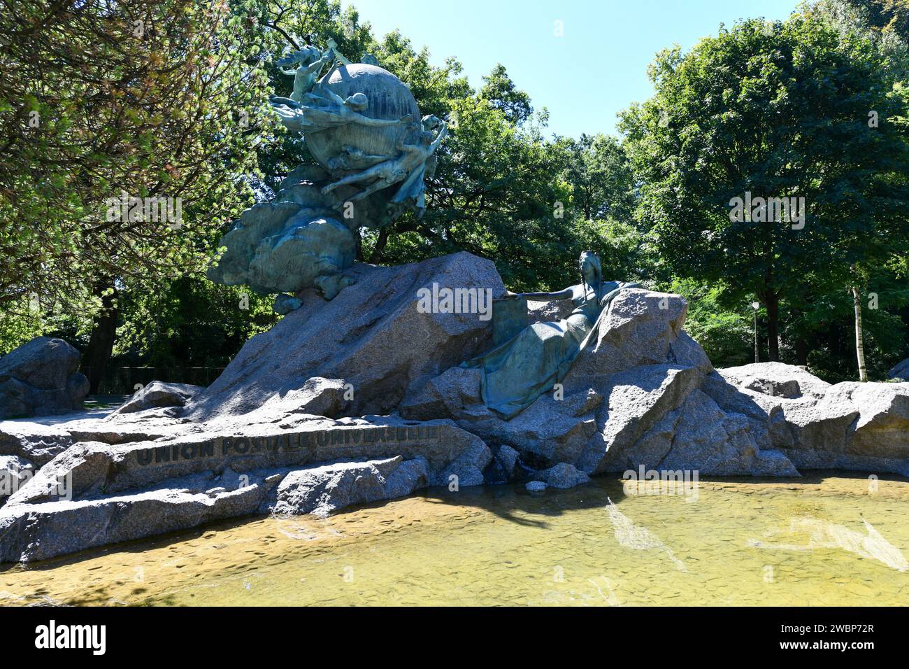 Bern, Switzerland - Aug 13, 2022: Universal Post Monument in Kleine ...