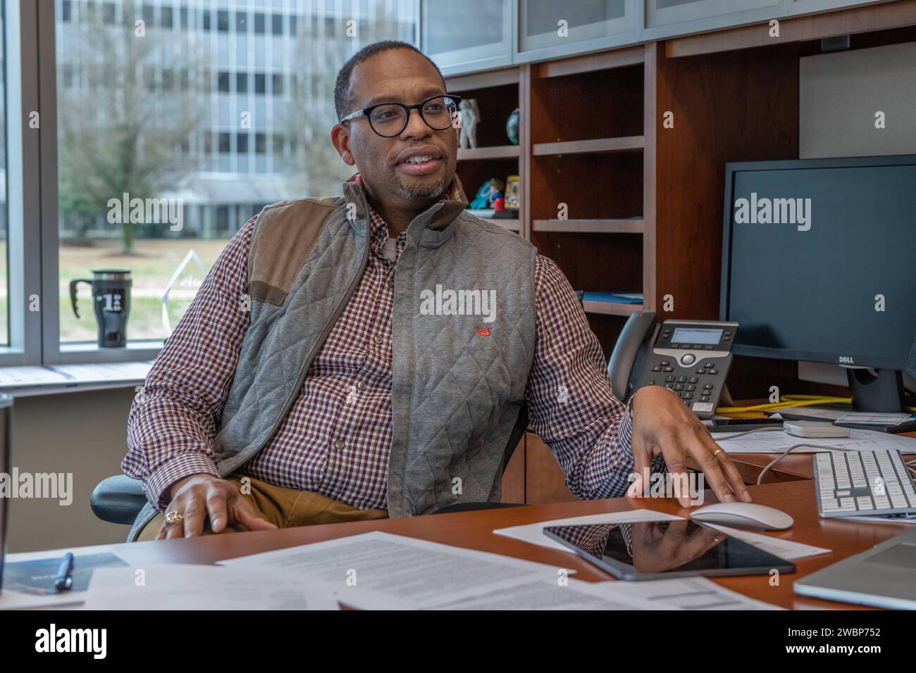 Landing systems hi-res stock photography and images - Alamy