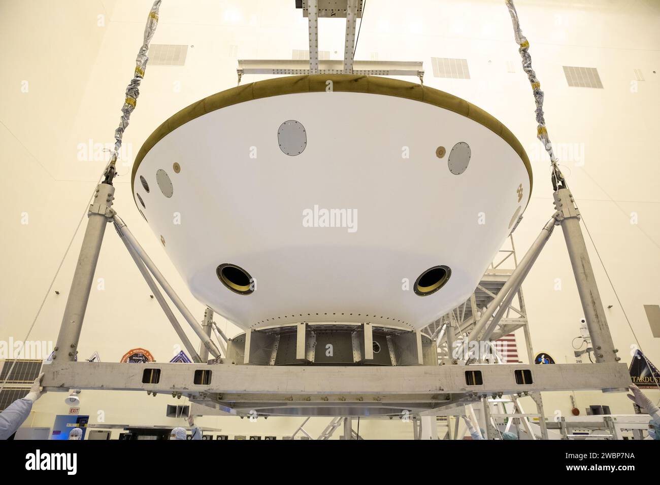 Mars 2020 Lift Activities in Payload Hazardous Serviceing Facility ...