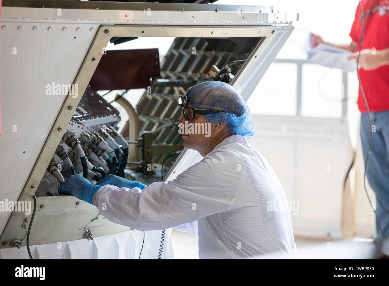 Nasa worker hi-res stock photography and images - Alamy