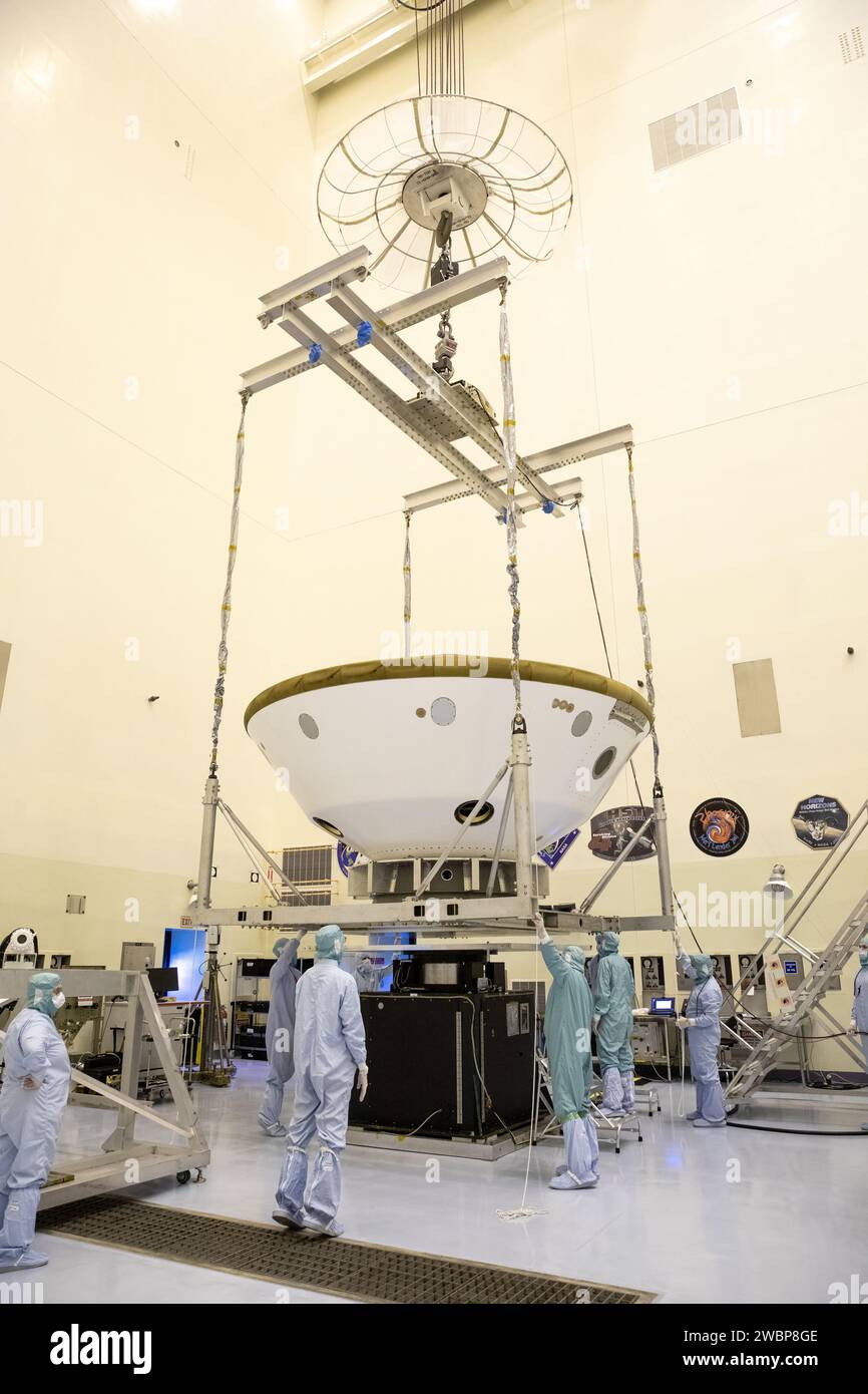Mars 2020 Lift Activities in Payload Hazardous Serviceing Facility ...
