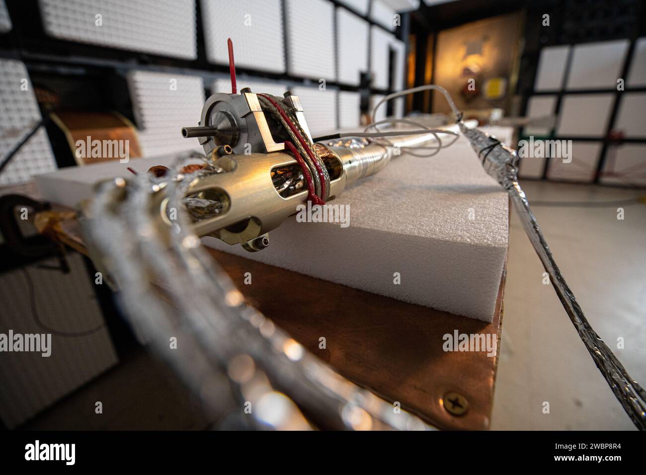 Electromagnetics lab hi-res stock photography and images - Alamy