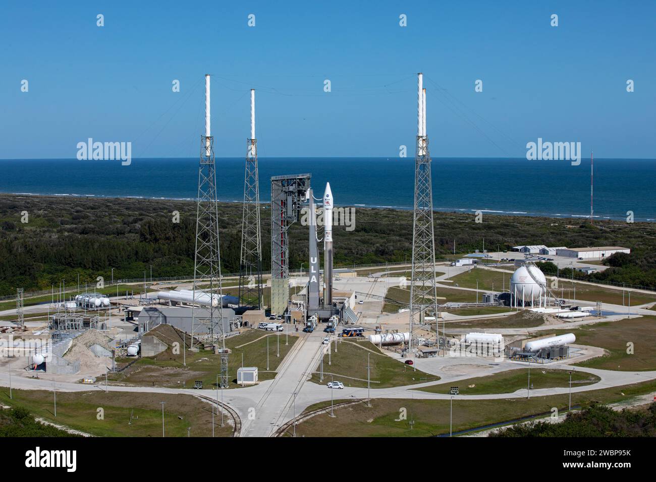 The United Launch Alliance Atlas V rocket with the Solar Orbiter ...