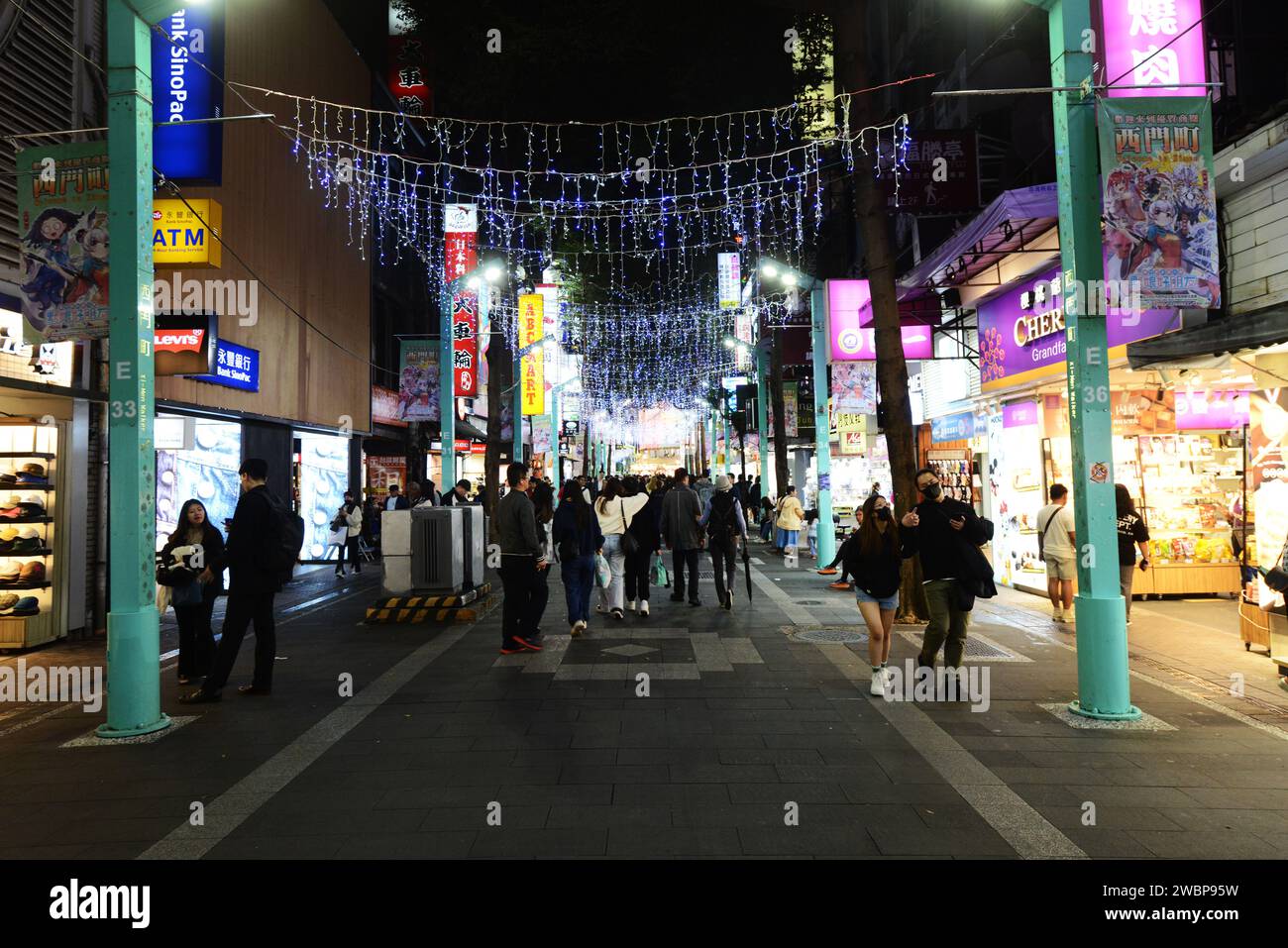 Taipei ximending pedestrian street hi-res stock photography and images ...