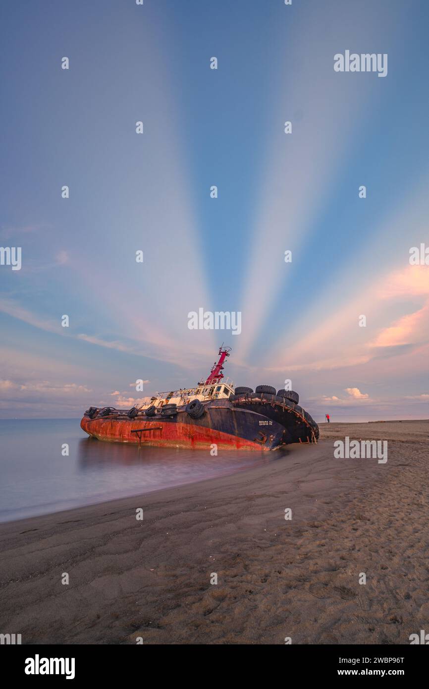 Philippines ship wreck hi-res stock photography and images - Alamy