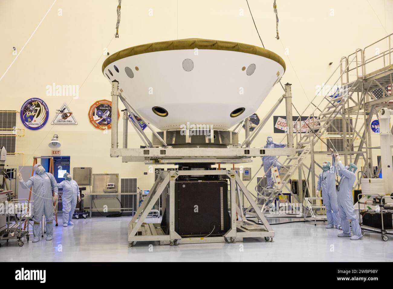 Mars 2020 Lift Activities in Payload Hazardous Serviceing Facility ...