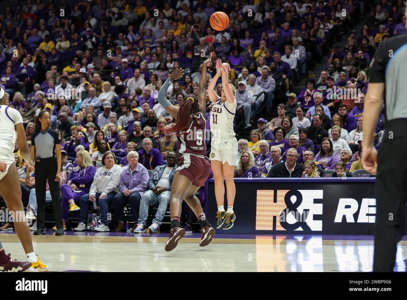 Baton Rouge, LA, USA. 11th Jan, 2024. LSU's Hailey Van Lith (11) puts ...