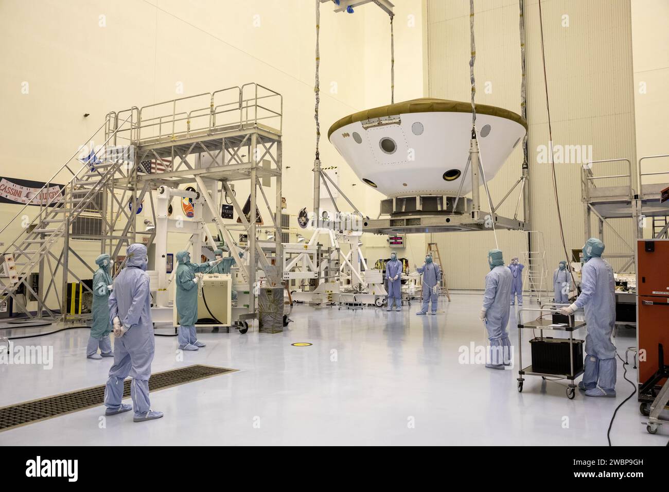 Mars 2020 Lift Activities in Payload Hazardous Serviceing Facility ...