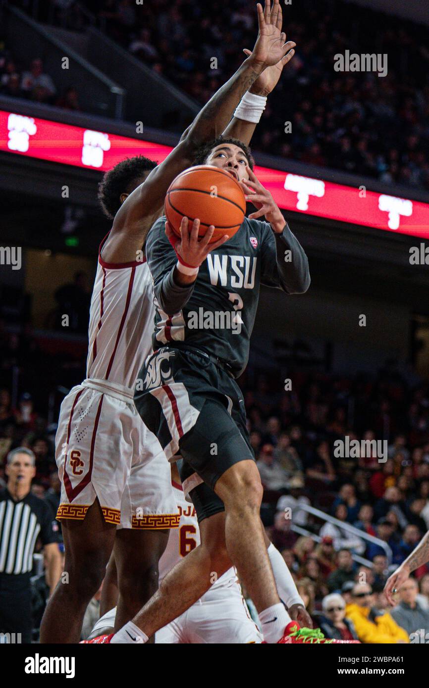 Washington State Cougars guard Myles Rice (2) scores on a reverse layup ...