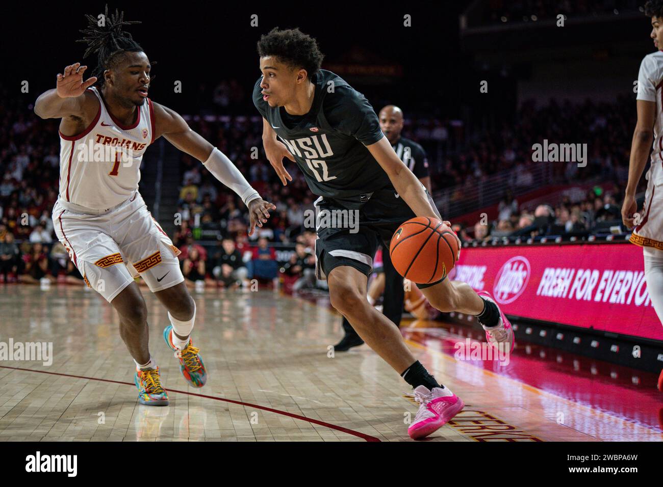 Washington State Cougars guard Isaiah Watts (12) is defended by USC ...