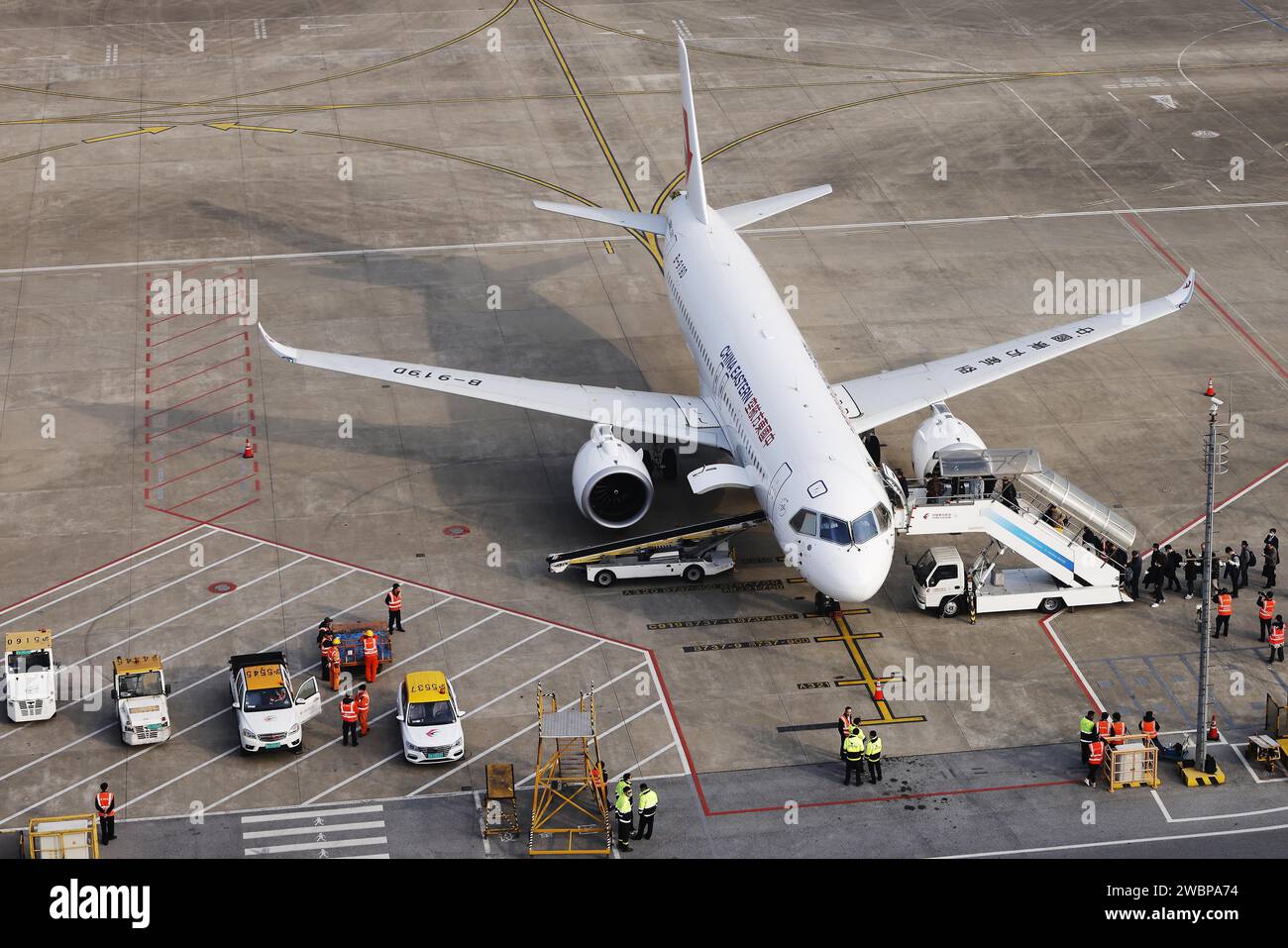 **CHINESE MAINLAND, HONG KONG, MACAU AND TAIWAN OUT** Passengers line ...