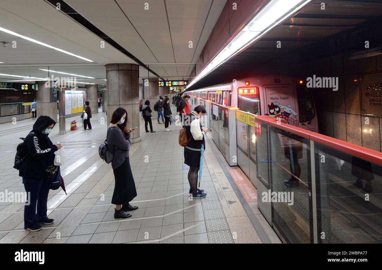 Passengers wafting for the metro train at Dongmen station in Taipei ...