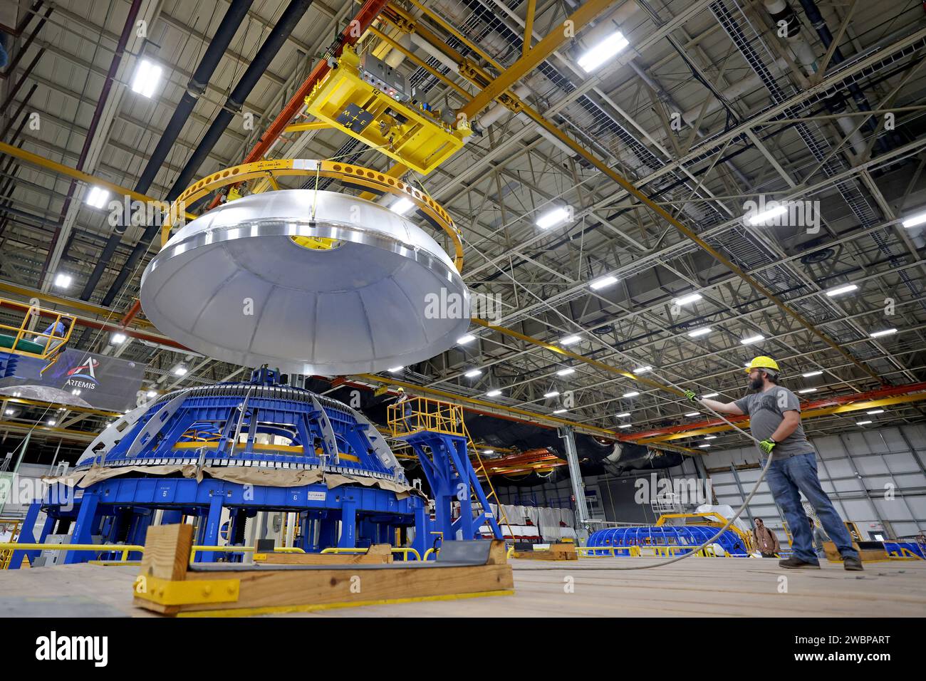 Sls tank dome hi-res stock photography and images - Alamy