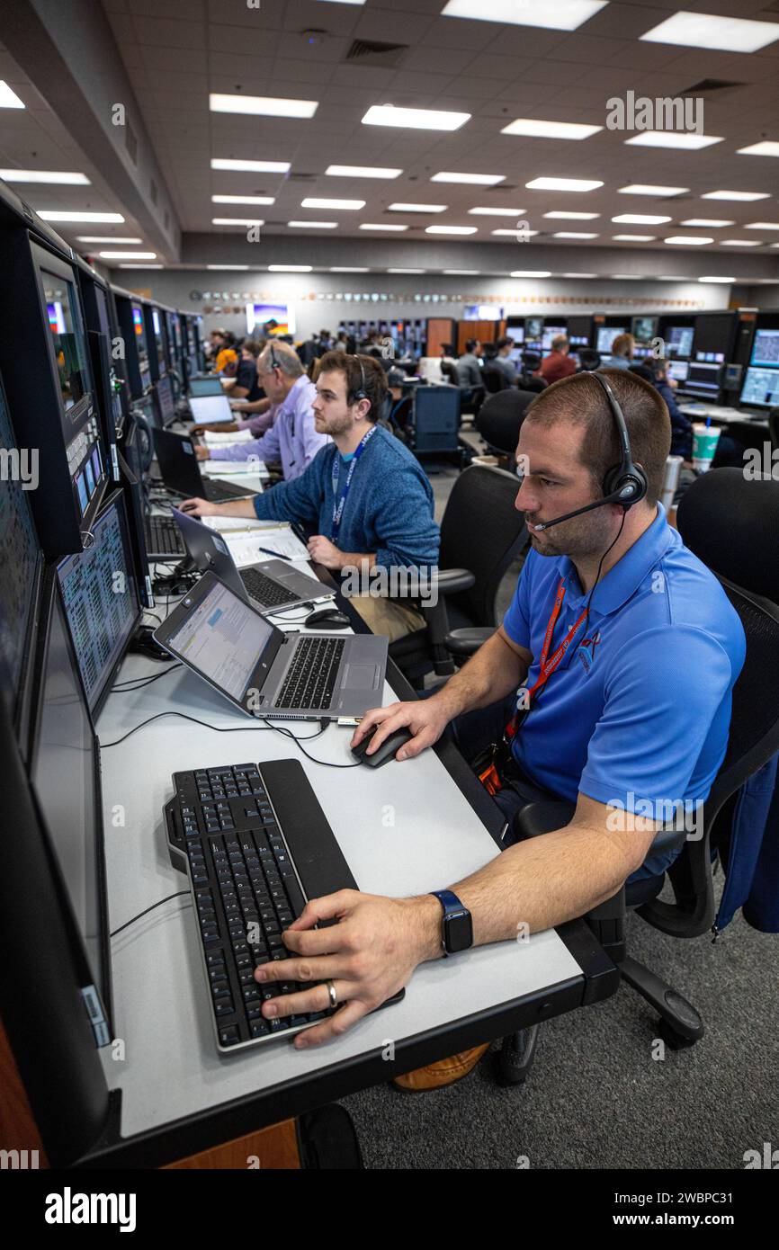 Members of the Artemis I launch team participate in a countdown ...