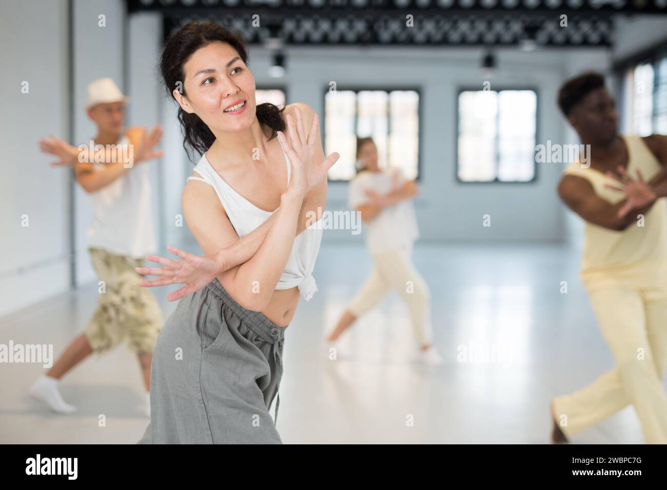 Asian dance lesson young woman hi-res stock photography and images - Alamy