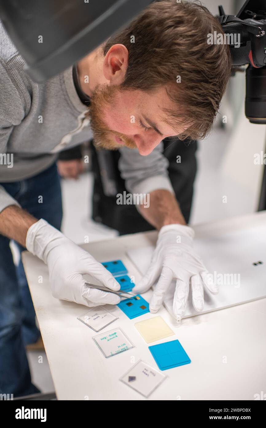 Wavelength analysis hi-res stock photography and images - Alamy