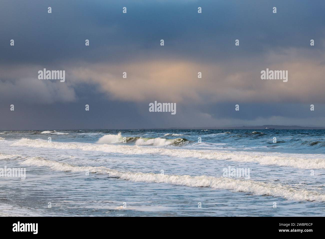 Rough dark rolling clouds wind hi-res stock photography and images - Alamy