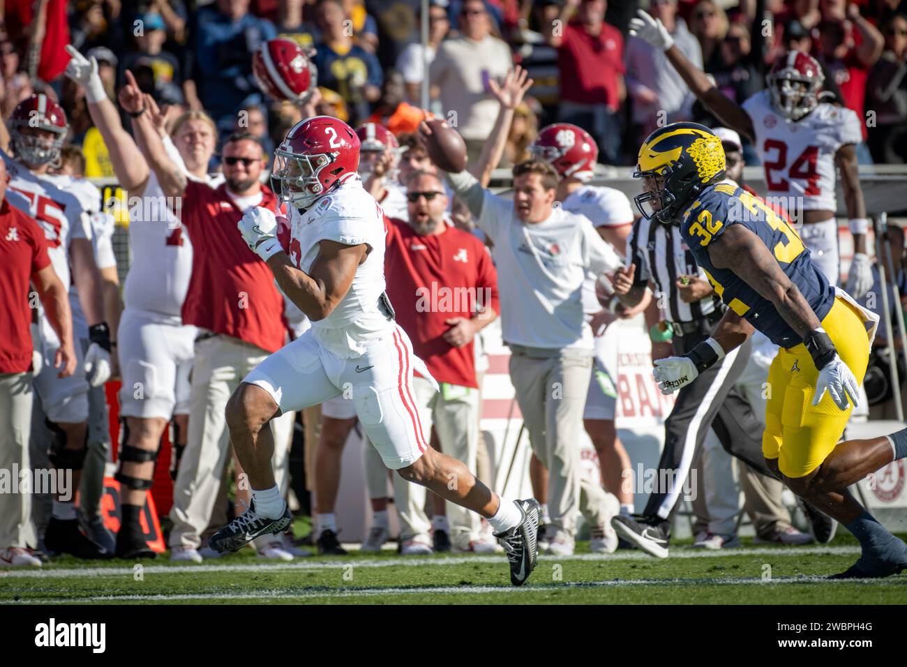 Pasadena, USA. 01st Jan, 2024. Alabama Crimson Tide running back Jase McClellan (2)runs for the ...