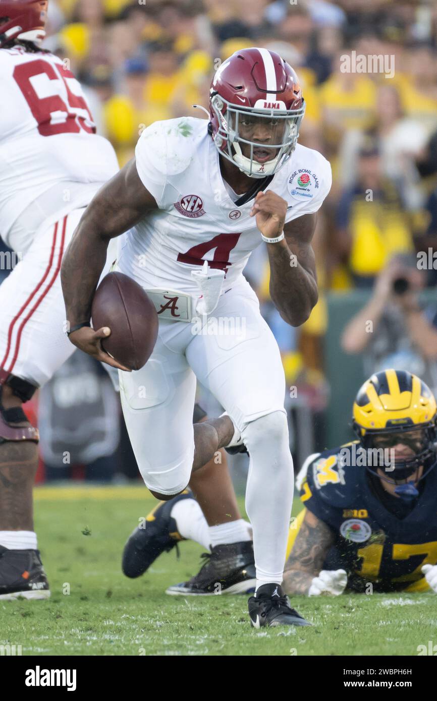 Pasadena, USA. 01st Jan, 2024. Alabama Crimson Tide quarterback Jalen Milroe (4) runs the ball ...