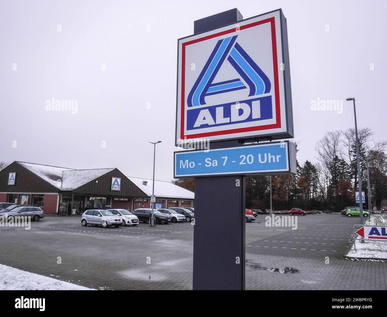 Einfahrt zum Aldi Markt *** Entrance to the Aldi market Copyright ...